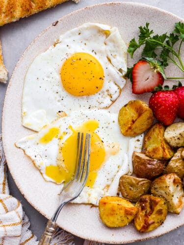 Sunny Side Up Eggs | The Recipe Critic