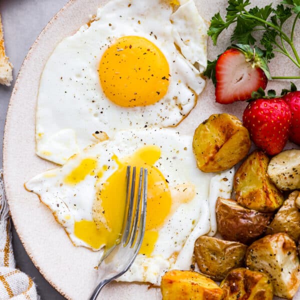 Sunny Side Up Eggs | The Recipe Critic