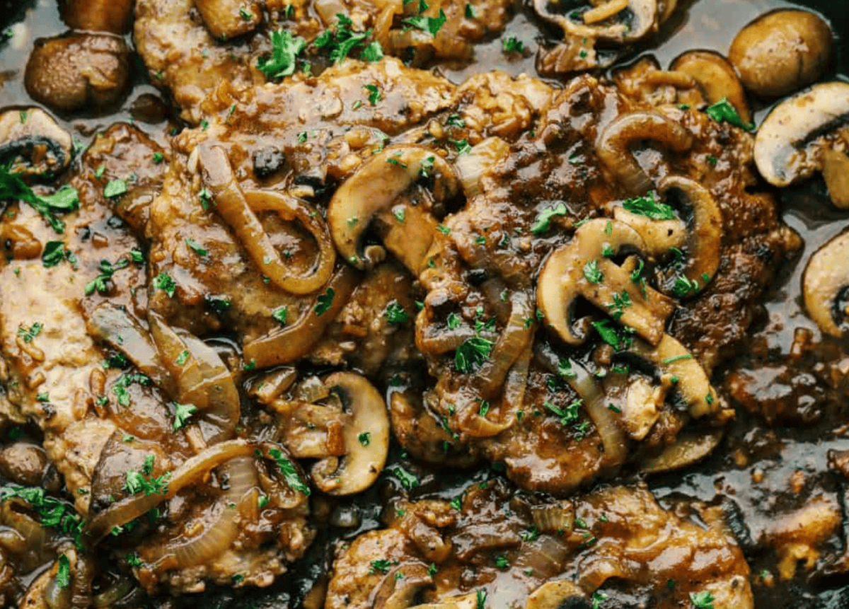 Easy Weeknight Cube Steak with Gravy | The Recipe Critic