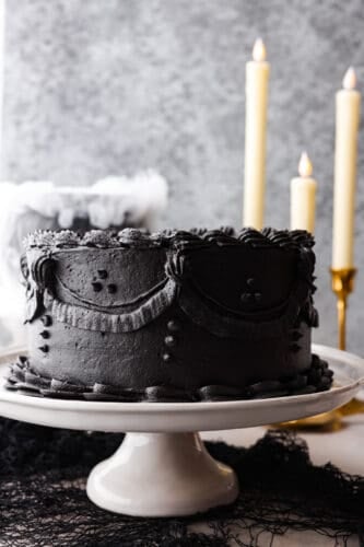 Black Frosting That Doesn't Stain| The Recipe Critic