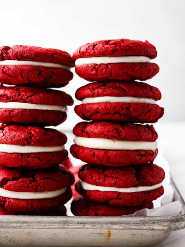 Red Velvet Oreos | The Recipe Critic