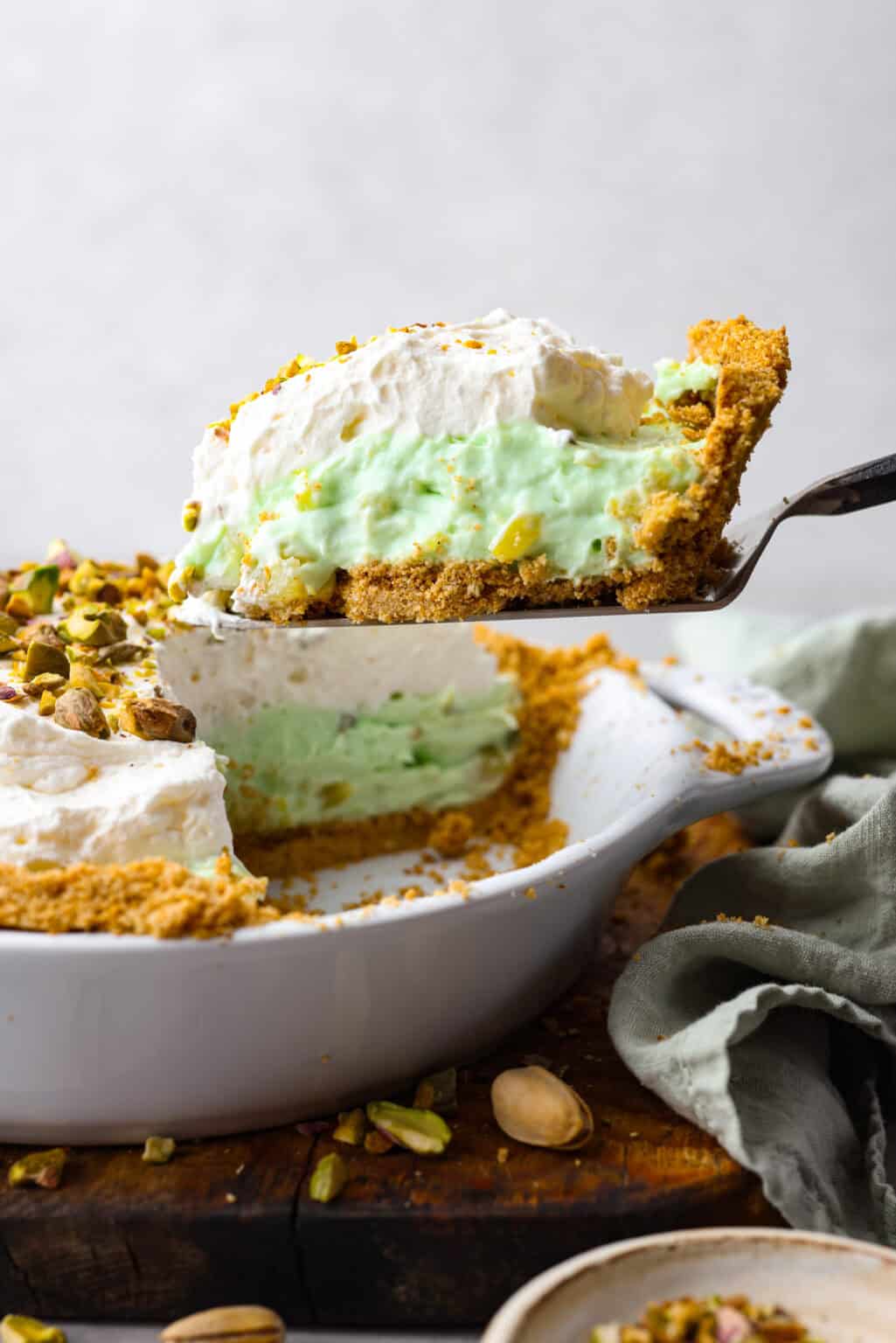 No Bake Pistachio Cream Pie | The Recipe Critic