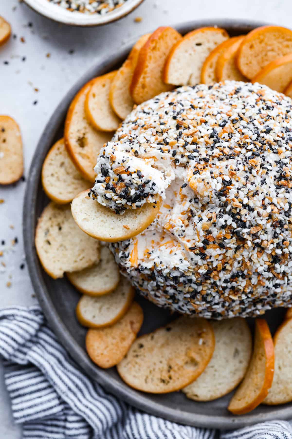 Everything Bagel Cheese Ball | The Recipe Critic
