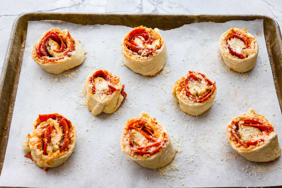 Quick and Easy Pepperoni Pizza Rolls | The Recipe Critic