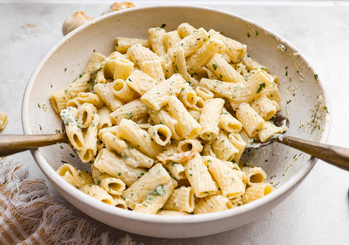 Garlic Bread Pasta Recipe – Easy & Flavorful | The Recipe Critic